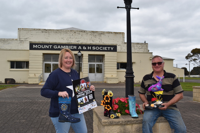 It's showtime! | Border Chronicle